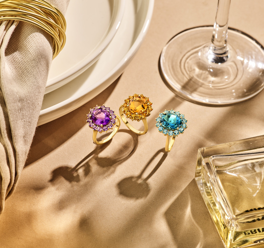 14-karaat gouden entourage ring met blauwe topaas en bloemmotief | Trendjuwelier